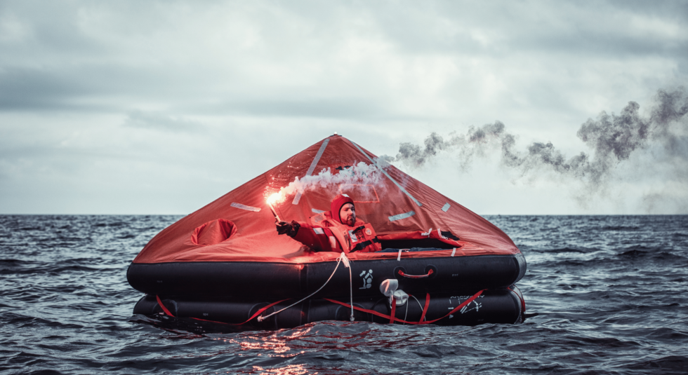 Plaisancier : Comment choisir le bon radeau de survie ? - Ouest ...
